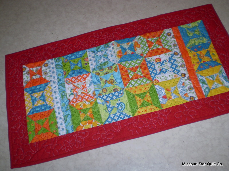 Double Hourglass Tablerunner | Missouri Star Blog