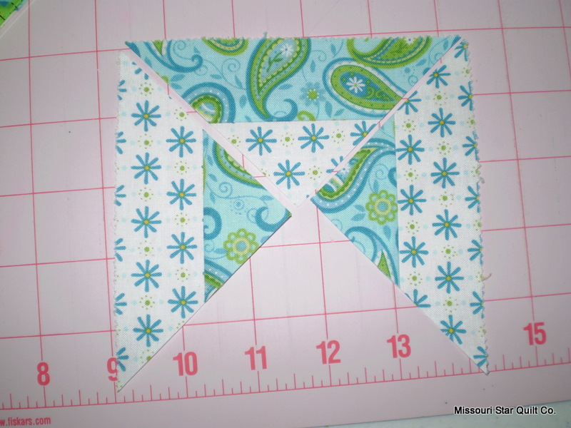 Double Hourglass Tablerunner | Missouri Star Blog