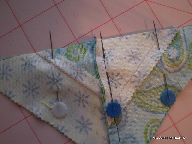Double Hourglass Tablerunner | Missouri Star Blog