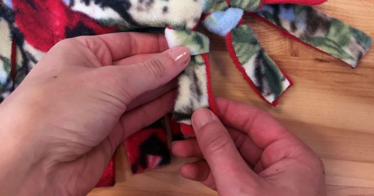 Easy No Sew DIY Fleece Blanket | Missouri Star Blog