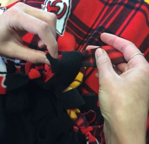 Easy No Sew DIY Fleece Blanket | Missouri Star Blog