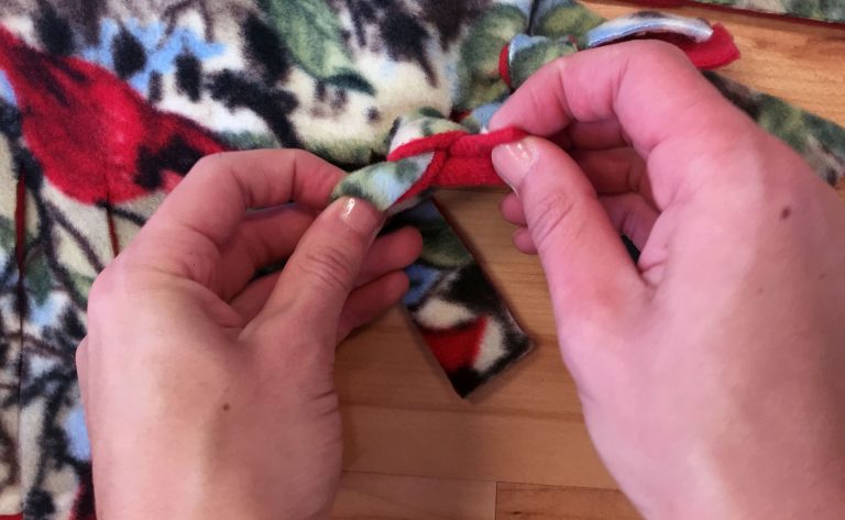 Easy No Sew DIY Fleece Blanket | Missouri Star Blog