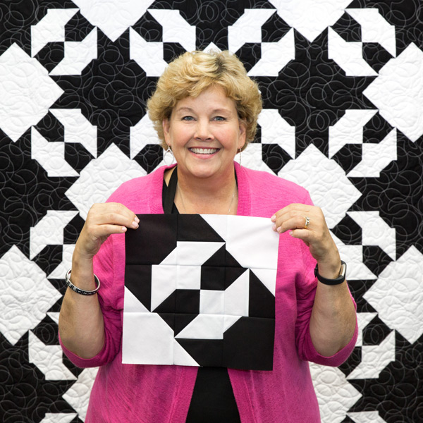 Disappearing Hourglass 3 Quilt | Missouri Star Blog