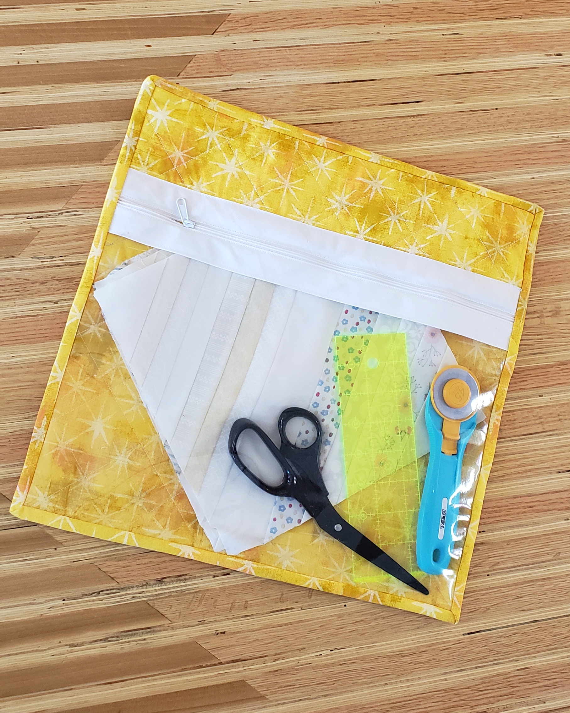 Vinyl Zipper Pouch | Missouri Star Blog